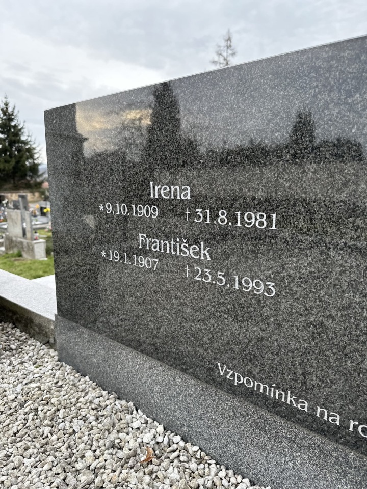 Vyrábíme urnové hroby, jednohroby, dvojhroby, pískování, rekonstrukce ...